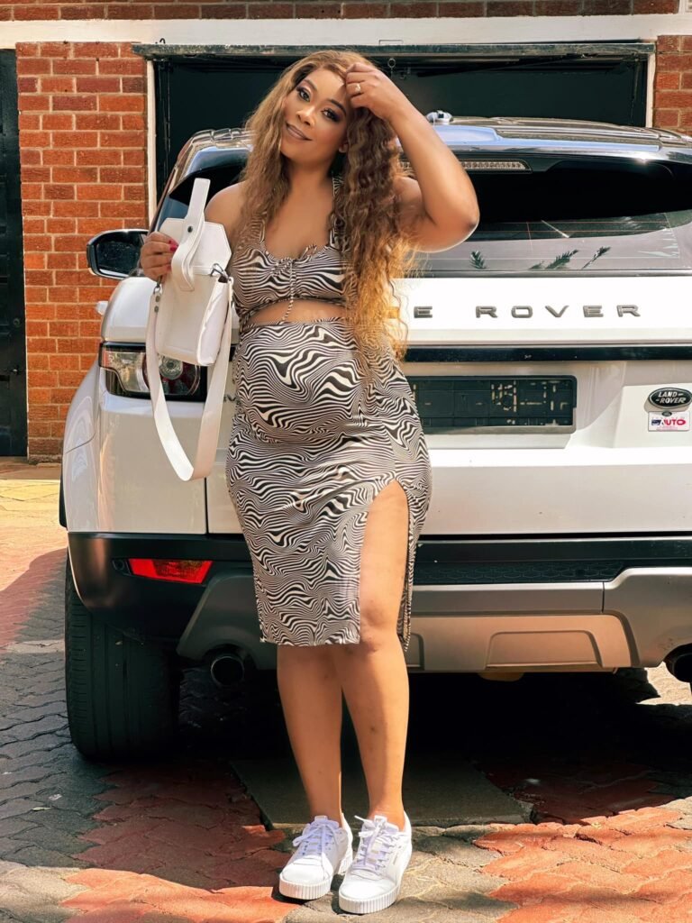 Madam boss can't stop showing off her pregnancy - Photos - Mbare Times