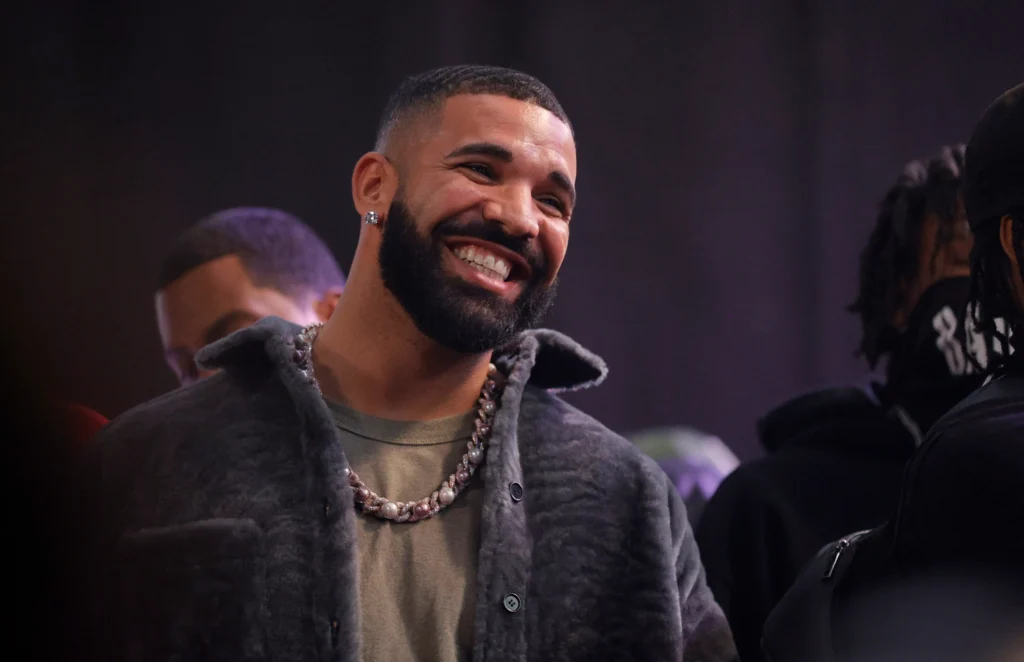 Drake Makes His Mom Cry During Touching Moment Onstage In NYC - Mbare Times